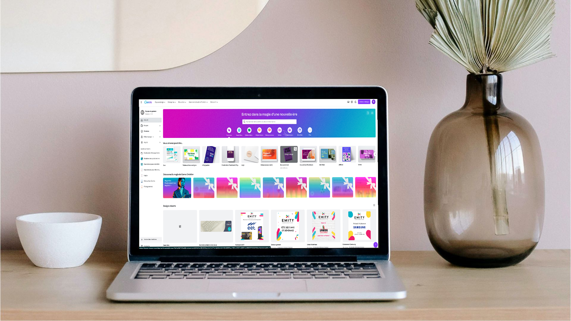 Créez et pilotez un site internet avec Canva et Emity
