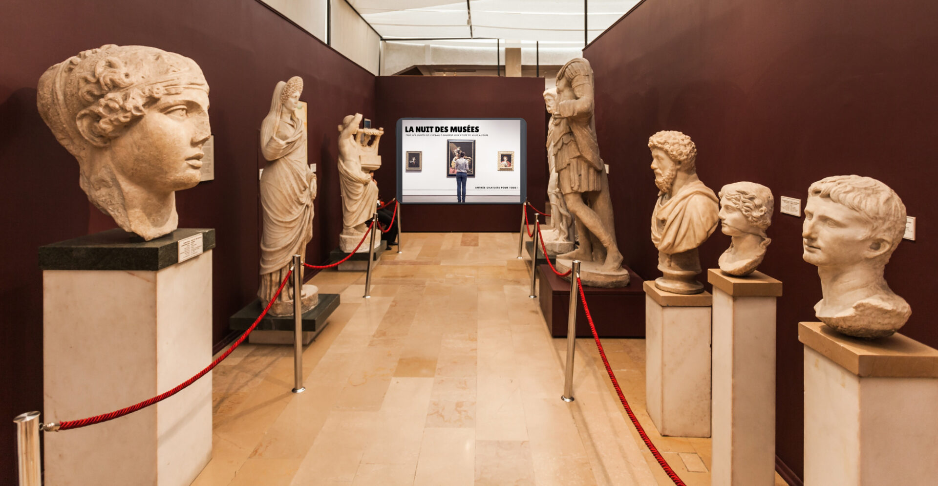 Digitalization of museums with digital signage.